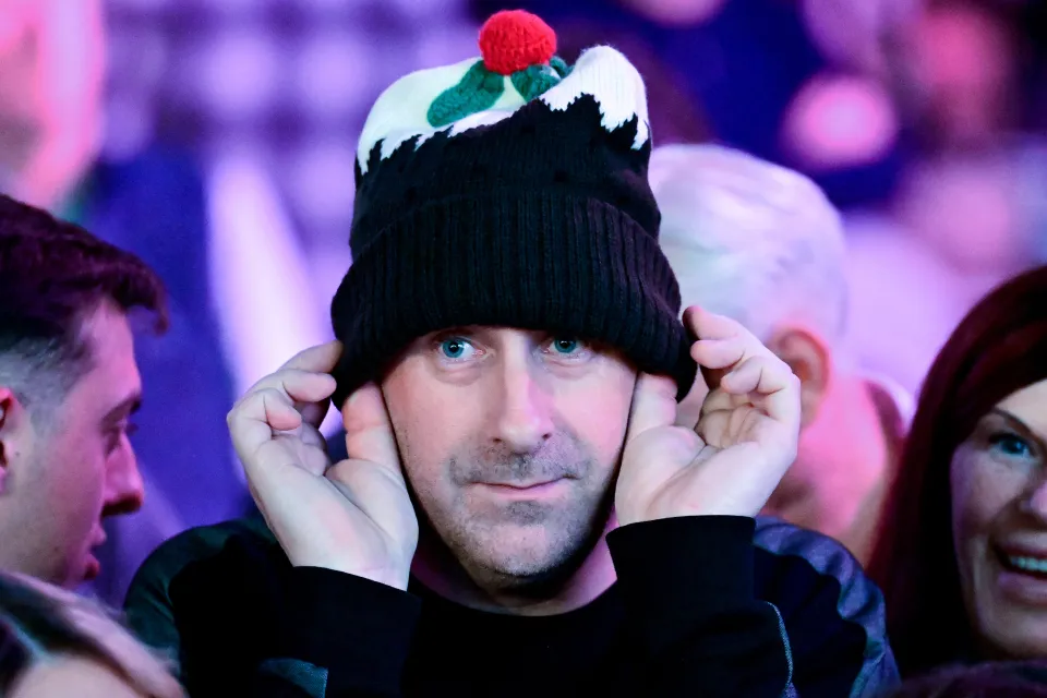 The Real Reason Luke Littler’s Dad Wears That Bobble Hat - BazeOnline